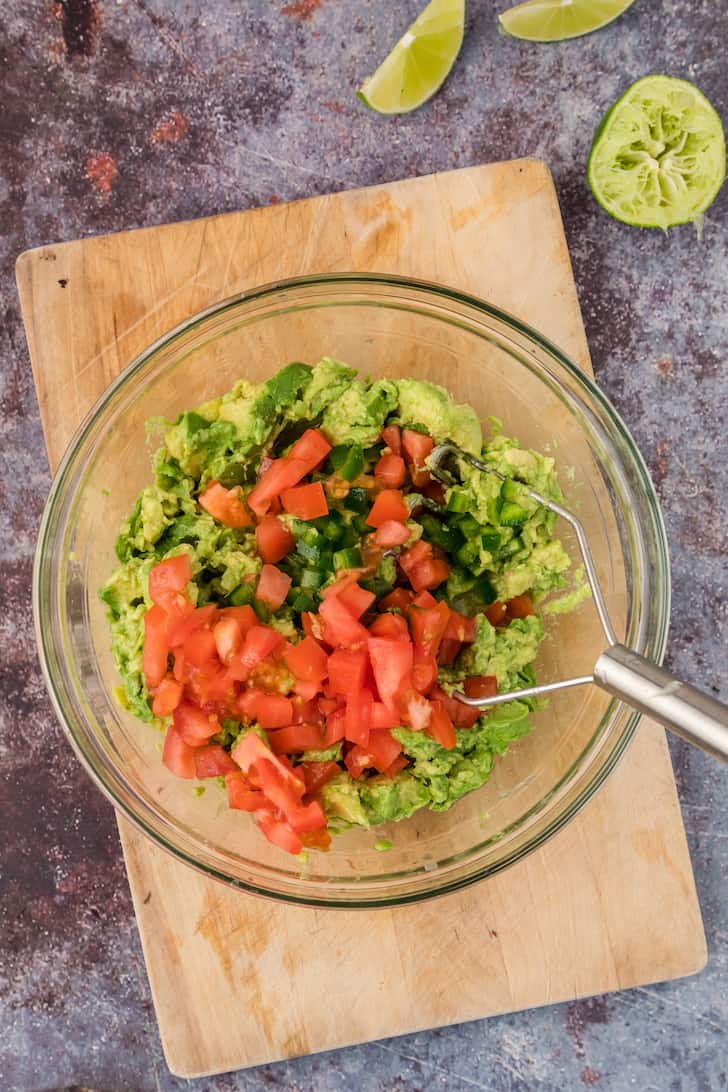 4-Ingredient Guacamole Recipe Without Cilantro