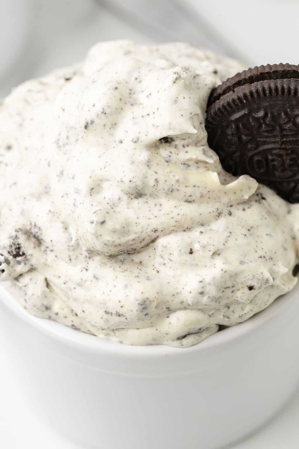 Easy Oreo Fluff (4 Ingredients, No-Bake Dessert)