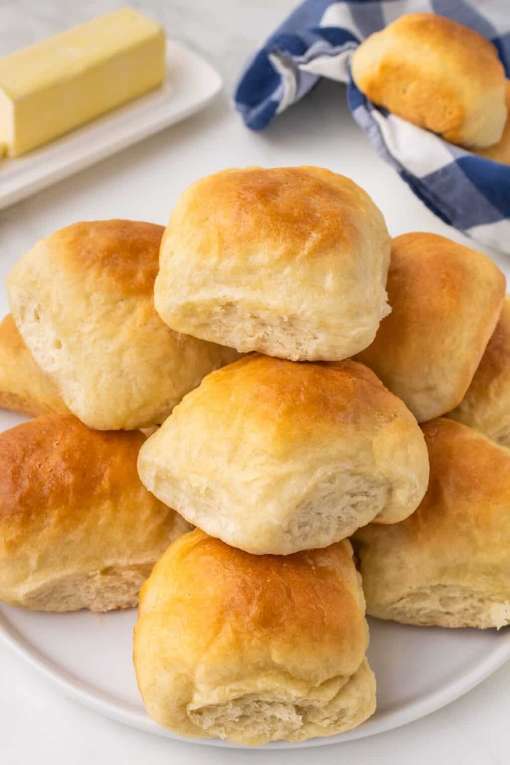 Easy Dinner Rolls (Just Like Mom’s!)