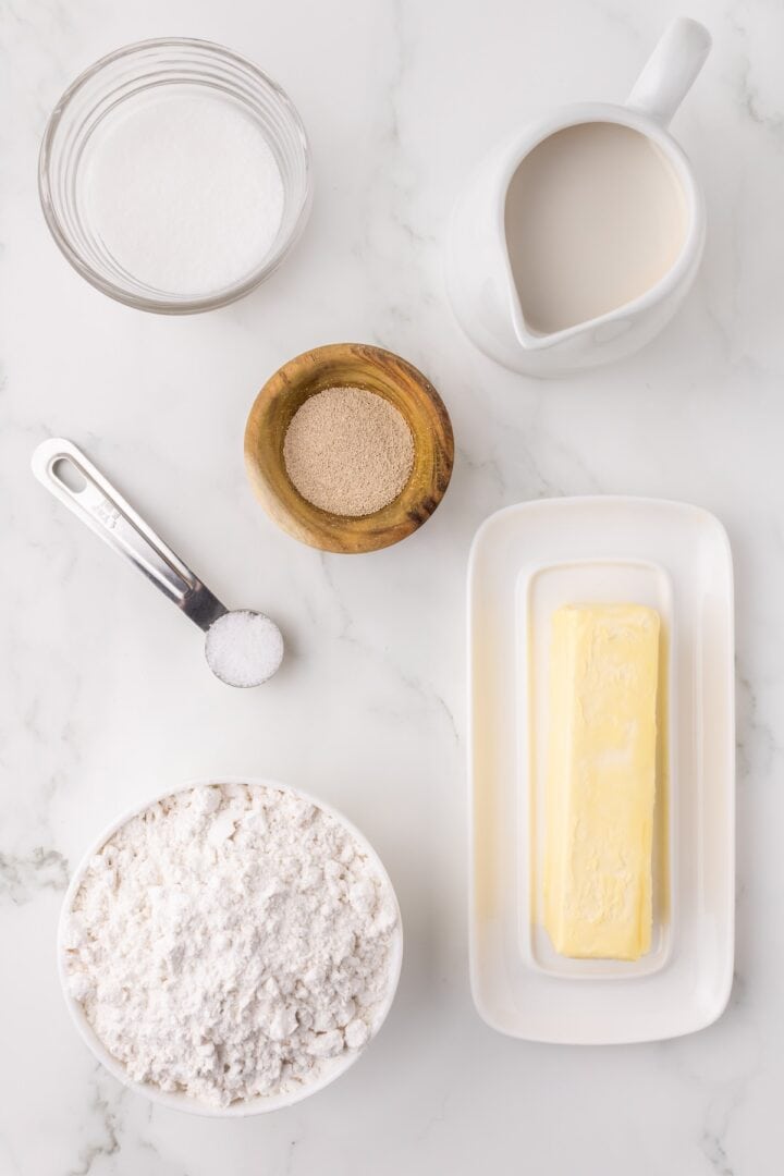 Easy Dinner Rolls (Just Like Mom’s!)